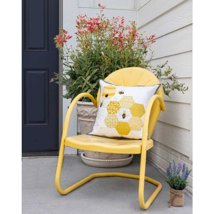 GO! Busy Buzz Pillow Pattern - AccuQuilt