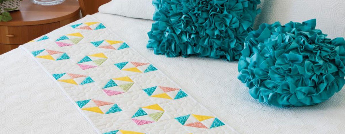 6 Free Bed Runner Patterns to Spruce up Your Decor