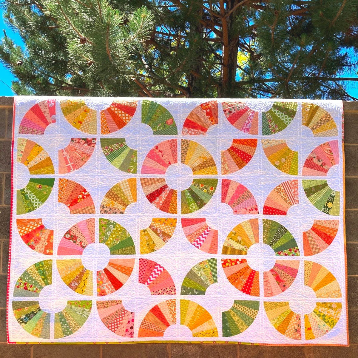 Scrappy Grandmother's Fan: Summer Slice Quilt Tutorial