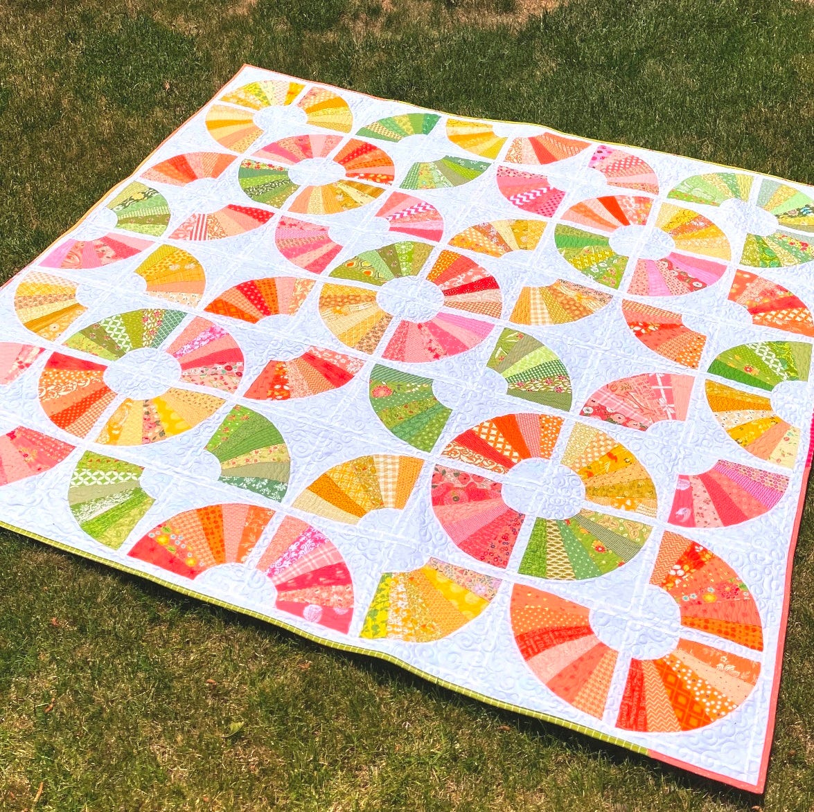 Scrappy Grandmother's Fan: Summer Slice Quilt Tutorial